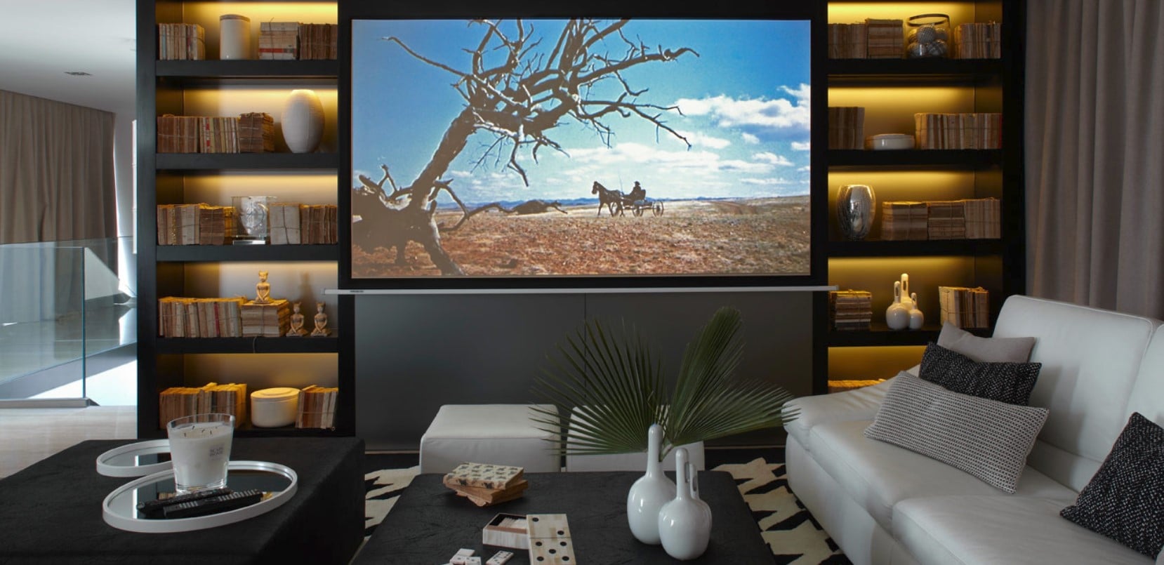 Smart TV vs proyector: ¿qué opción es mejor comprar?