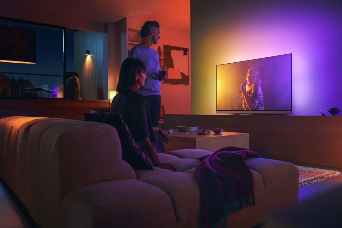 Philips presenta sus nuevas Smart TV OLED premium con Ambilight renovado y más sorpresas