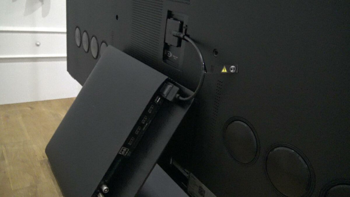 Samsung recorta los puertos HDMI 2.1 de sus televisores con One Connect