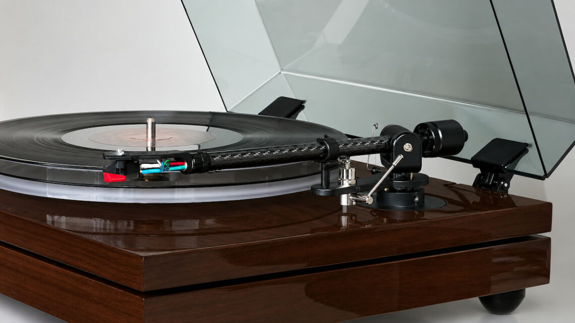 El tocadiscos que presume de no tener Bluetooth: Fluance lanza el RT87 ...